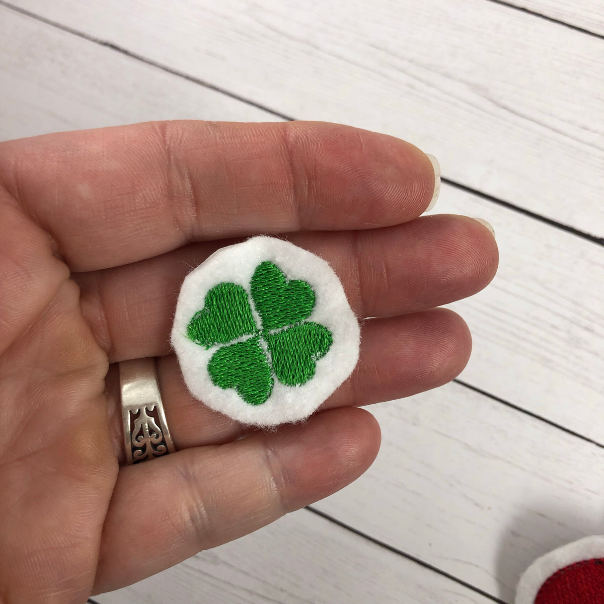 Motif de broderie Mini Trèfle – Designs By Babymoon